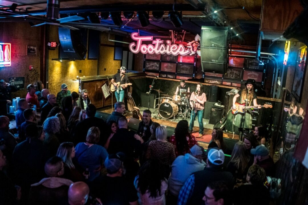 The 10 Best Bars in the Nashville Area With Live Music